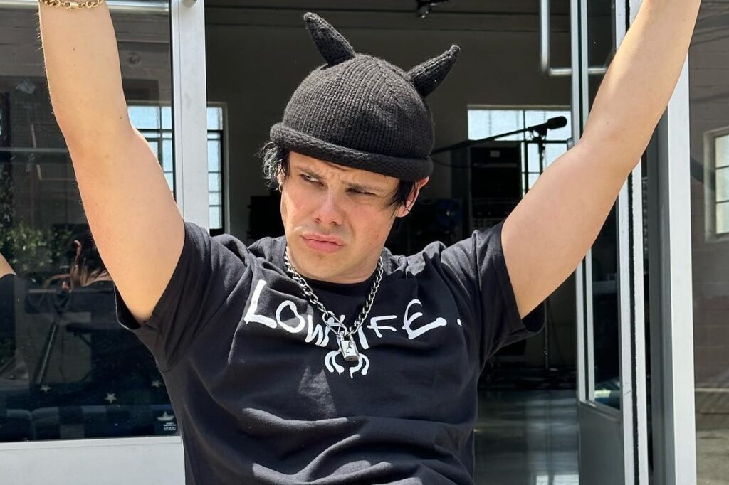 Yungblud promove single ‘Lowlife’ com tatuagens gratuitas em São Paulo ...