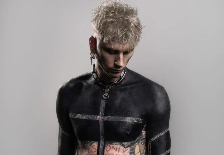 Machine Gun Kelly apresenta tatuagem blackout para 'propósito ...